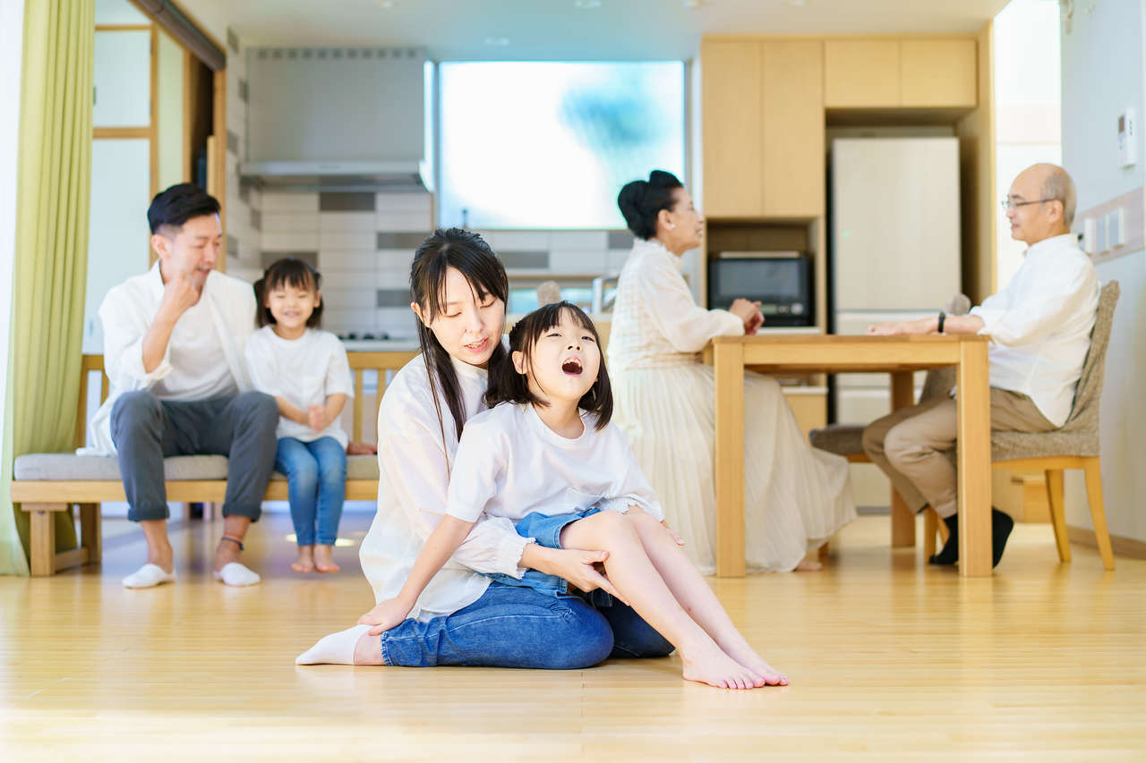 Traditional vs Modern Parenting Styles for Asian Parents